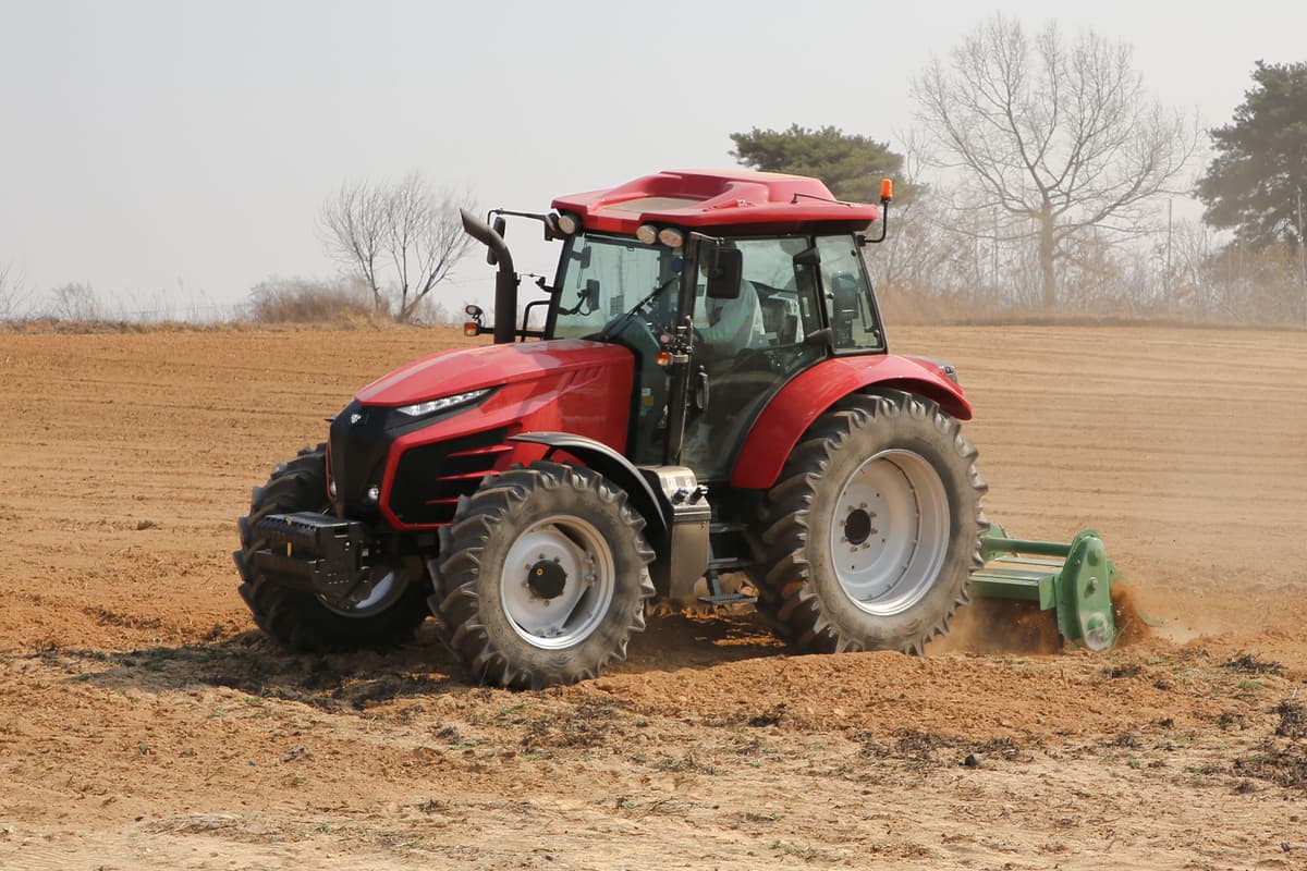 A helpful guide to a tractor’s world of attachments
